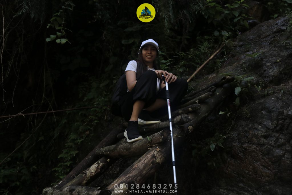 Guide Tracking Curug Sentul Bogor untuk Perusahaan