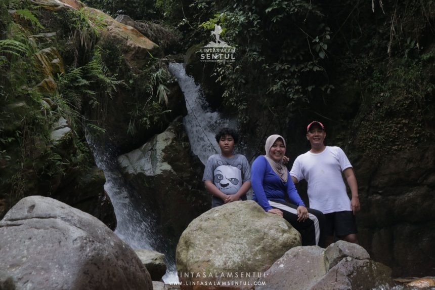 Paket Tracking Curug Sentul untuk Family